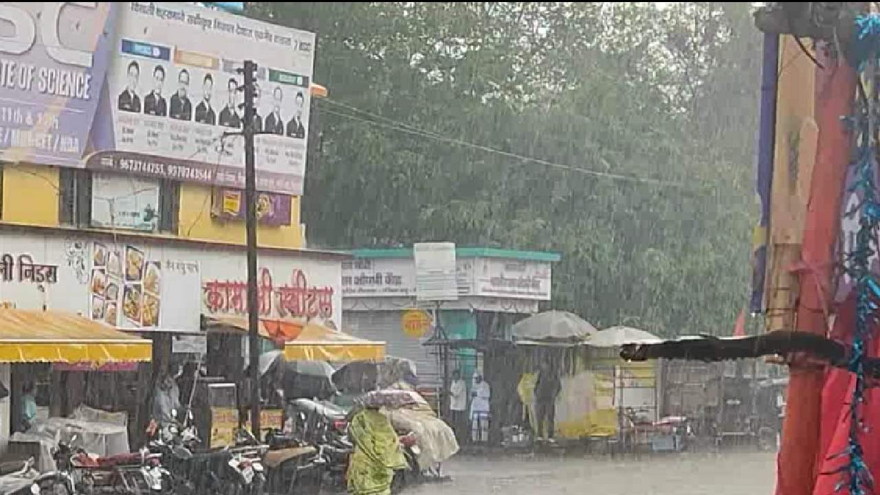 अवकाळीचं आणखी एक रुप, ऐन मार्च महिन्यात 'या' भागाला हिमपठाराचं स्वरुप ...